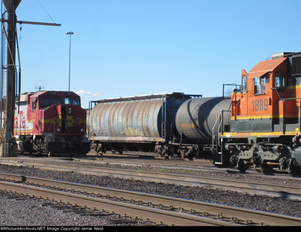 BNSF 1889 and BNSF 158